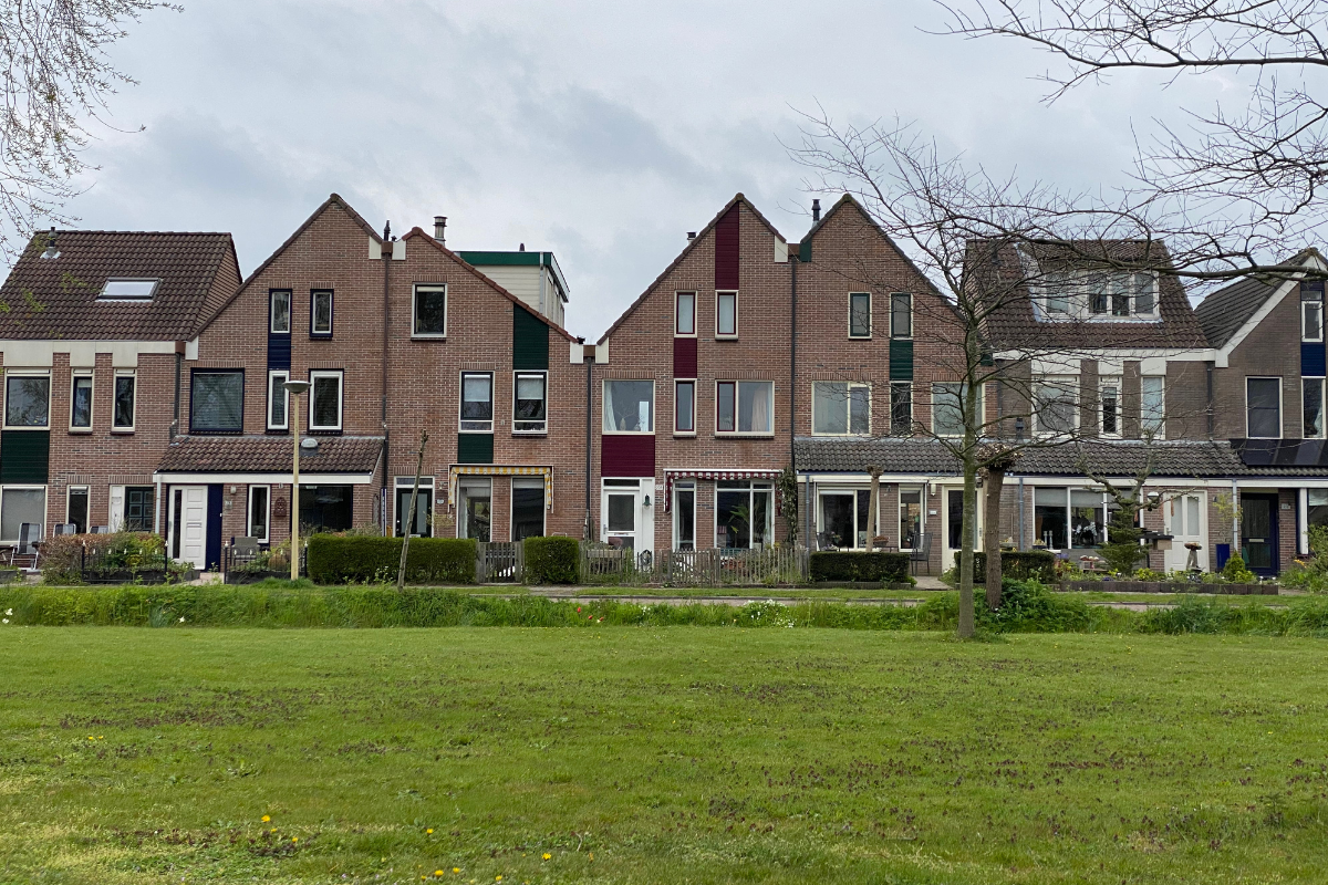 Veel wateroverlast in de tuin? Lees meer over hoe een wadi kan helpen ...